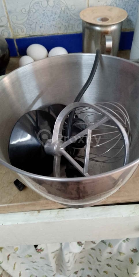 Pétrin Carrefour Home avec bol inox – presque neuf (utilisé 2 fois ...