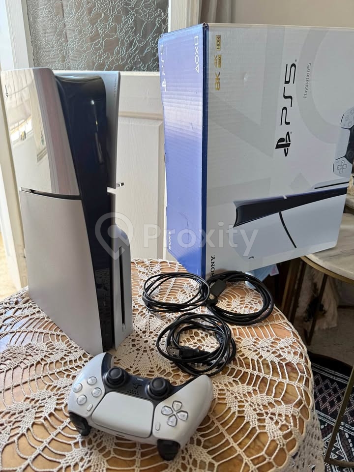 PS5 Slim 1To état impeccable à vendre à Bardo – 1750 DT | Proxity.tn ...