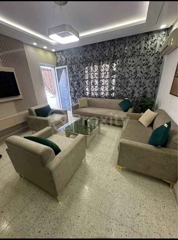 Salon complet à vendre à Sousse avec 2 canapés, 2 fauteuils et table ...