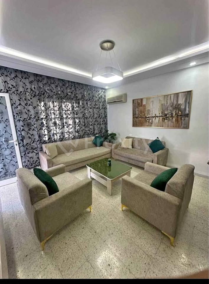 Salon complet à vendre à Sousse avec 2 canapés, 2 fauteuils et table ...